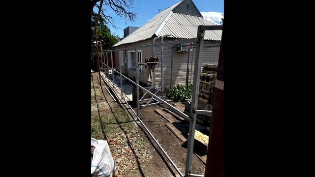 Забор в Пролетарском рн Донецка из коричневого профнастила