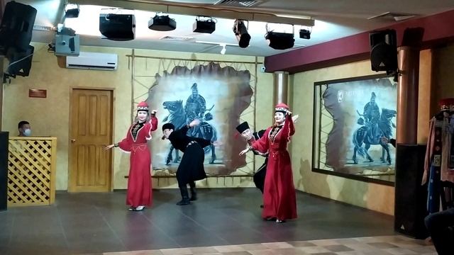 Весело посидели!Танцы ансамбля "Тюльпан"!