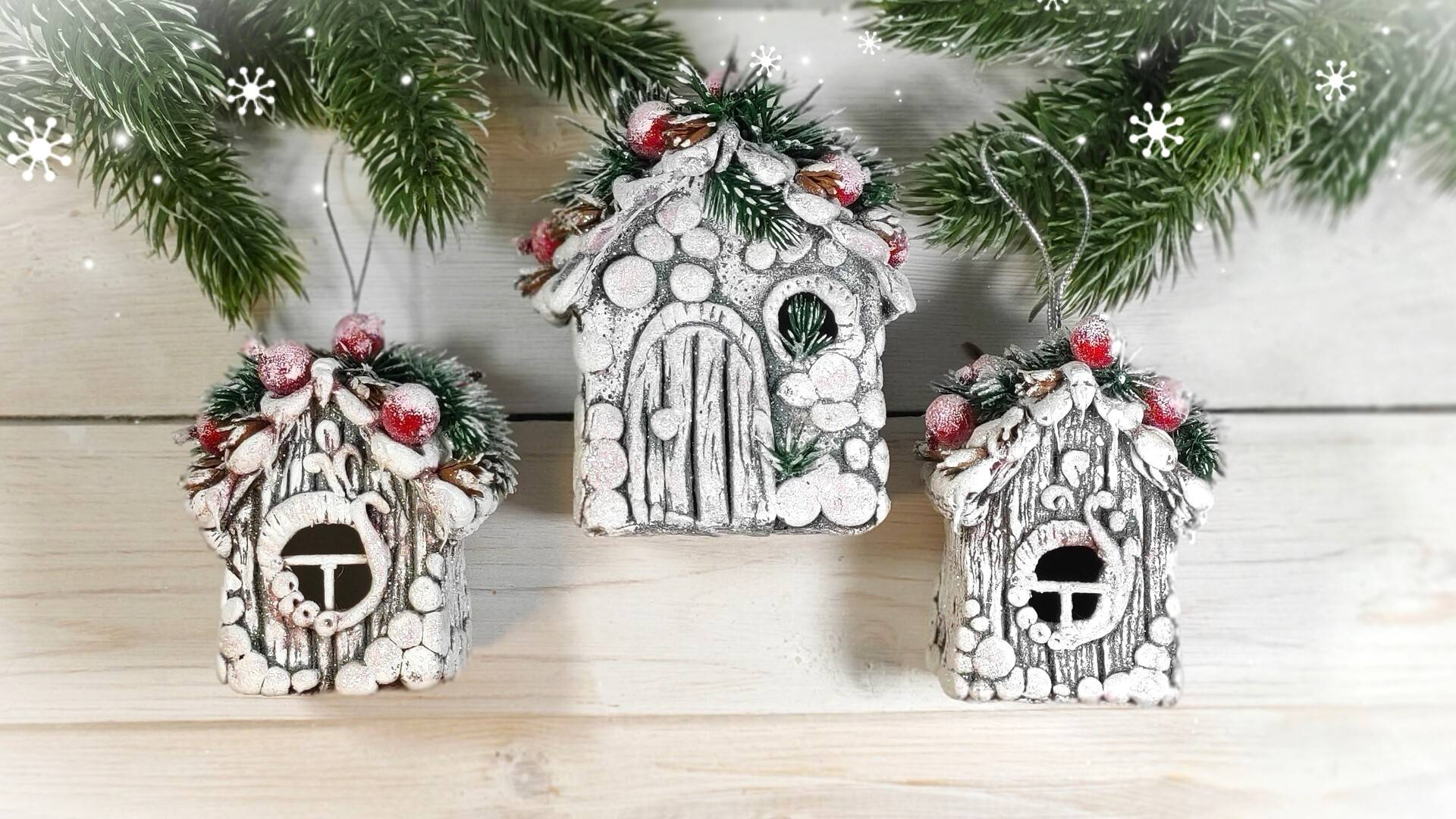 Ёлочные игрушки домики из лёгкого пластилина. Новогодние игрушки своими руками. Поделки в школу