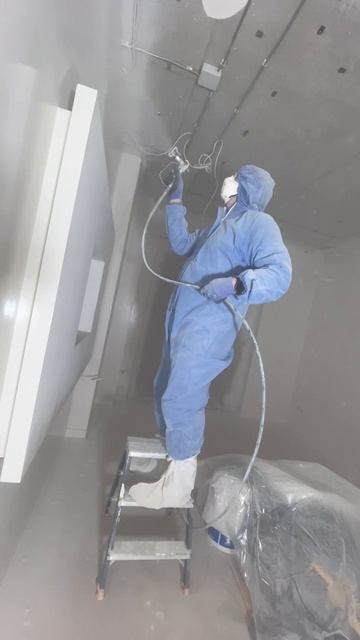 🎨 Покраска безвоздушным способом — этап малярных работ от компании РеНова+