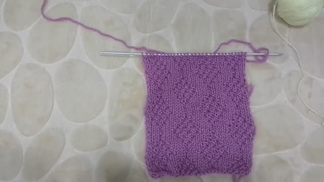 Двухсторонний узор спицами. Рельефные ромбы