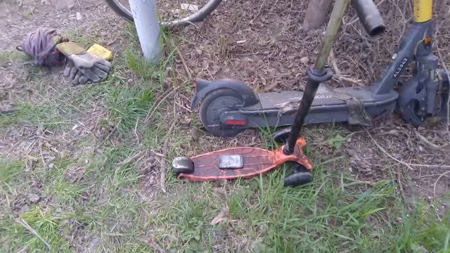 Магнитная рыбалка не длинная и два самоката.