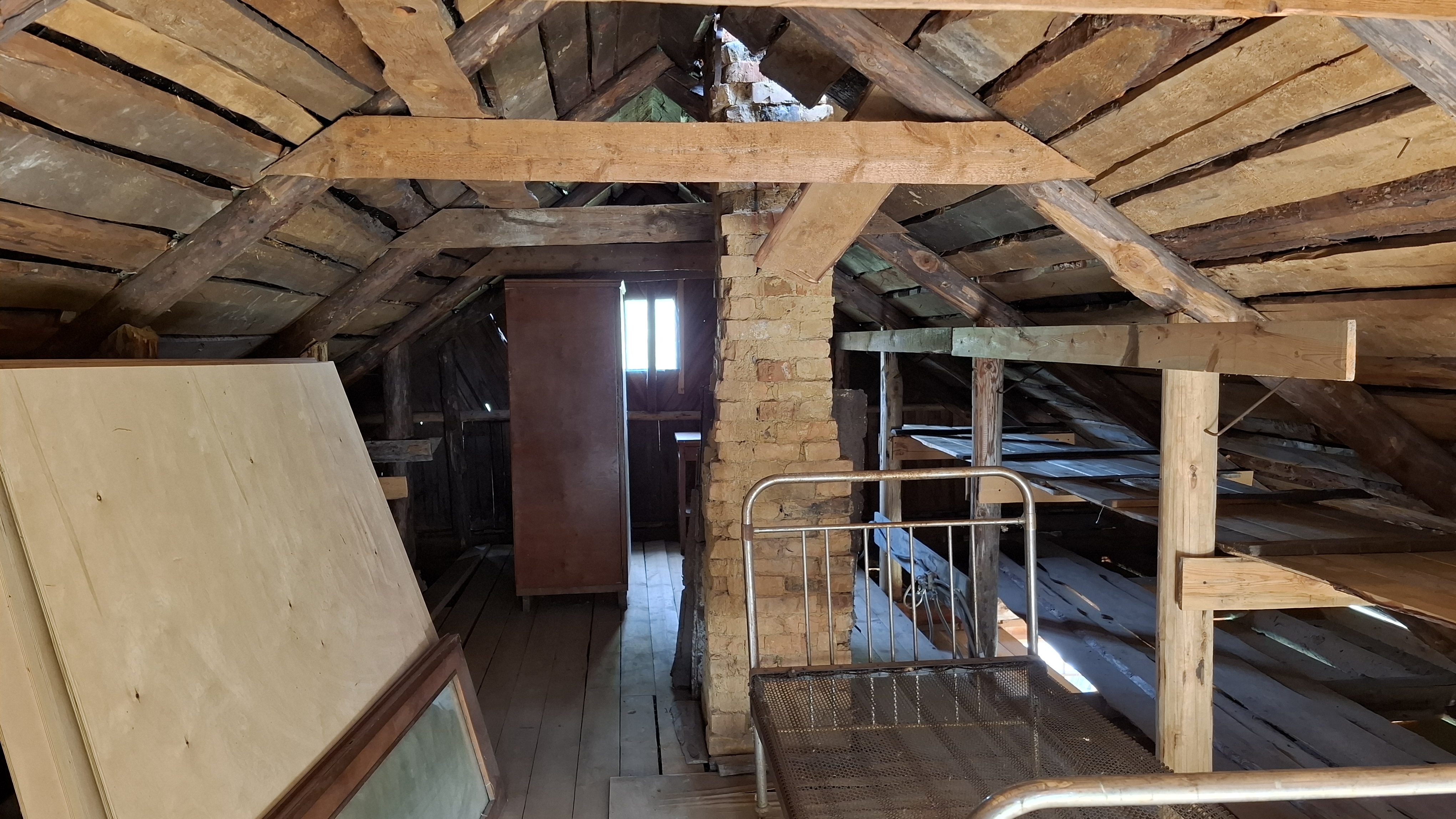 Осмотр чердака и крыши