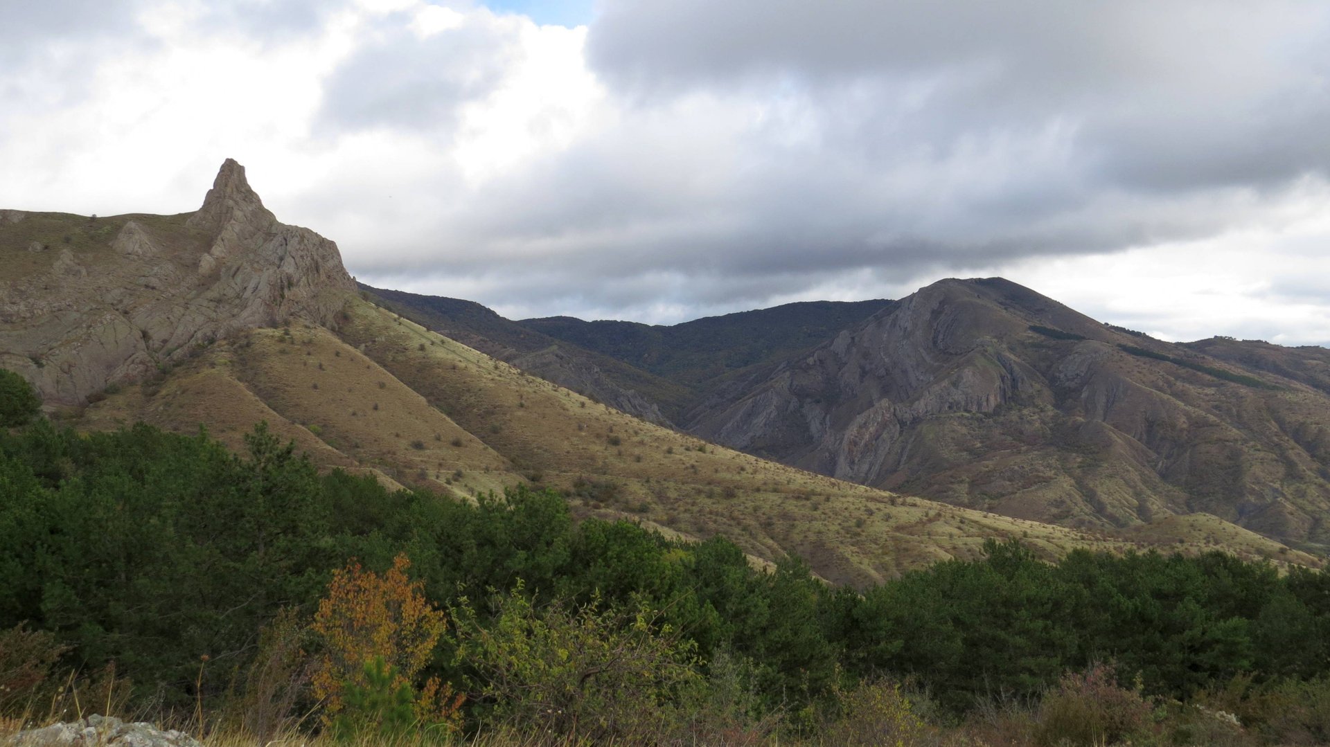 Потрясающая видовая над Ускутом и Арпатами.