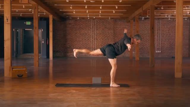 Travis Eliot - Power Yoga Morning Workout