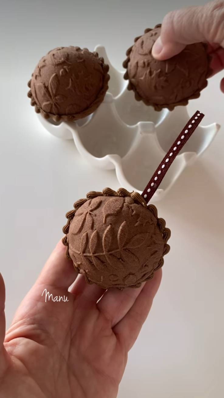 Рельефные шары из песочного теста