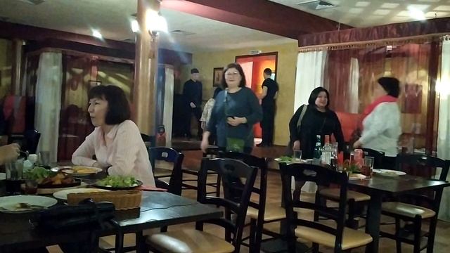 Хорошо сидим!Ойратский ресторан "Легенда"