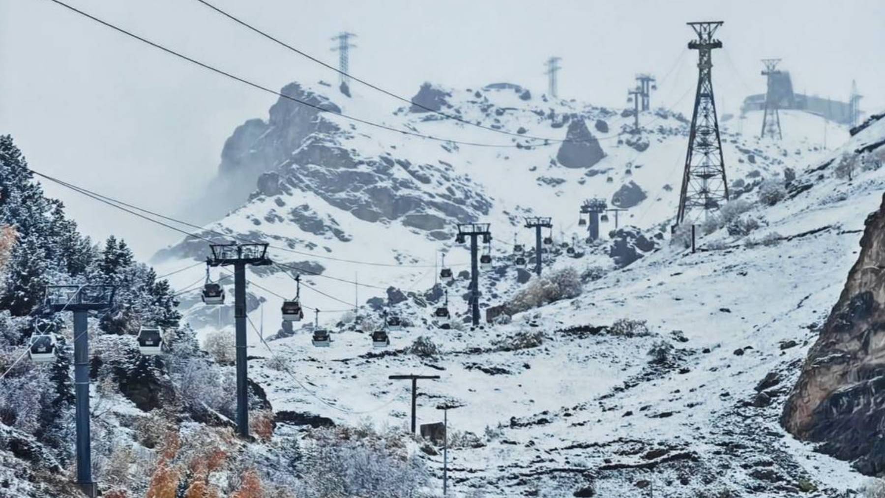 Группа Клуба 7 Вершин Super Dogs поднимается на склоны Эльбруса