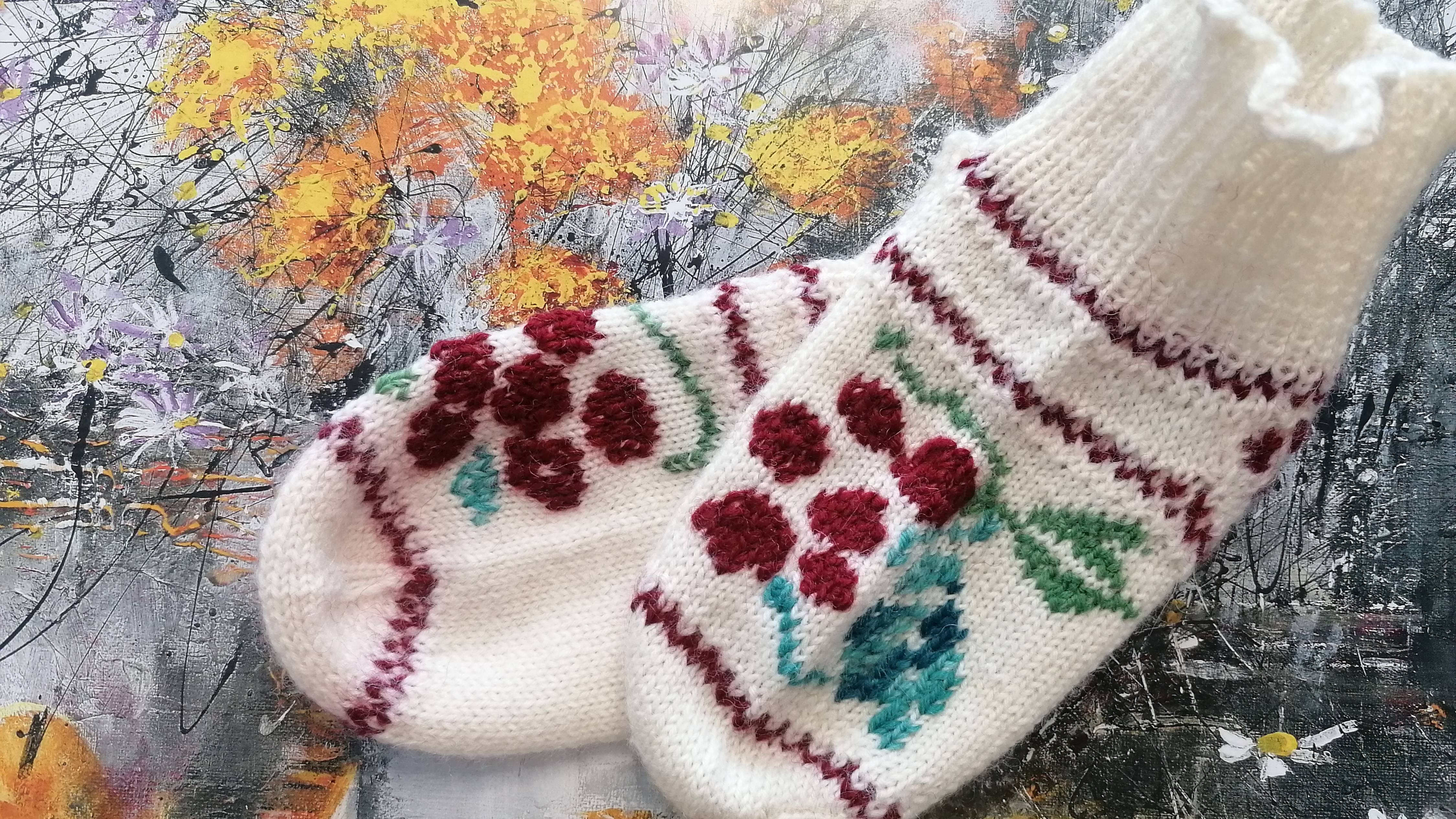 октябрь_2025_СП Носочки с Таней.2025_Как Ксения рябинку вышивала