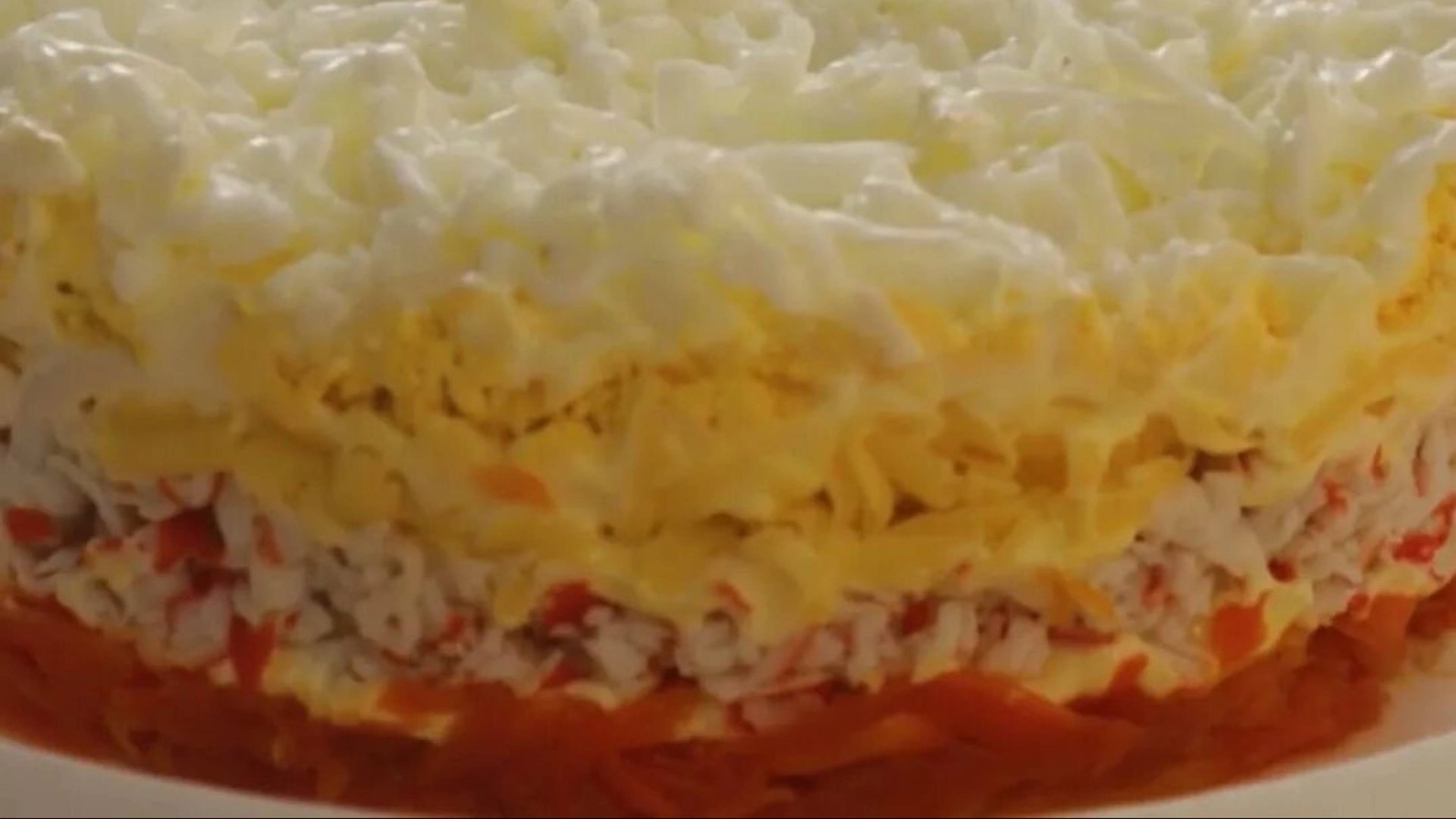 Салат с корейской морковкой и крабовыми палочками. Очень нежный и вкусный. Готовиться за 15 минут.