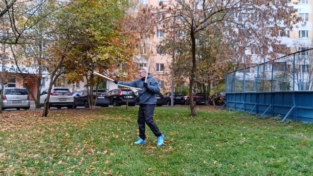 Упражнения с деревянным трёхсекционным цепом Сань-цзе-гунь (3)