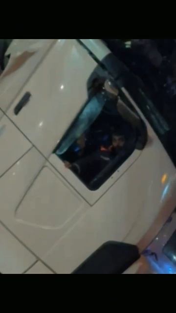 Фура пробивает ограждение моста