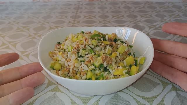 Салат с авокадо и огурцом