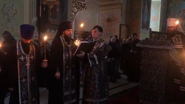 Великое повечерие с чтением Великого покаянного канона святого Андрея Критского.