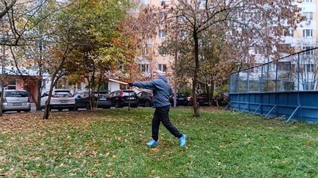 Упражнения с деревянным трёхсекционным цепом Сань-цзе-гунь (6)