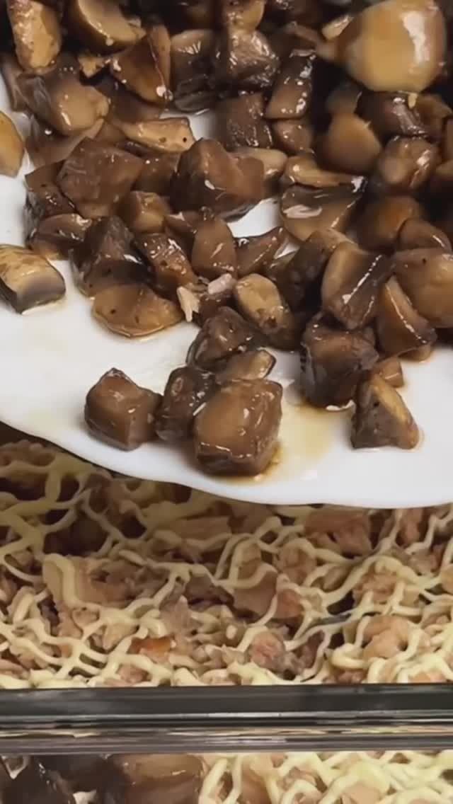 Салат «Простецкий» , а съедается весь без остатка ! Рецепт бюджетный и простой , а салат вкусный!