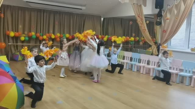 Листопад. Простой вход на осенний утренник