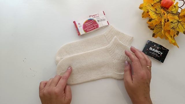 Что связала за время отпуска/две пары носков и спинку к пуловеры/пряжа ручного крашения/объявление