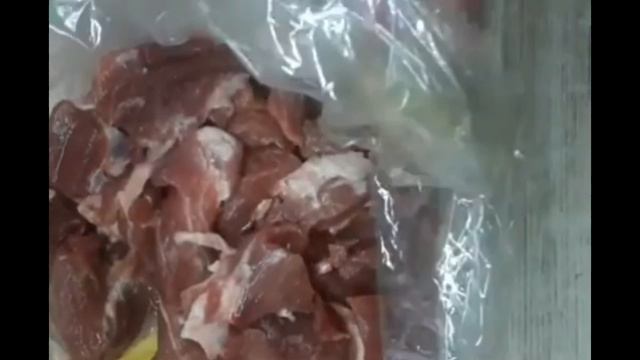 Домашнее удовольствие: картофель с кусочками мяса в рукаве