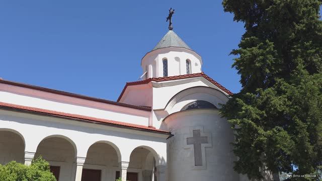 Храм из остатков сгоревшего дворца: Покровская церковь в Ореанде