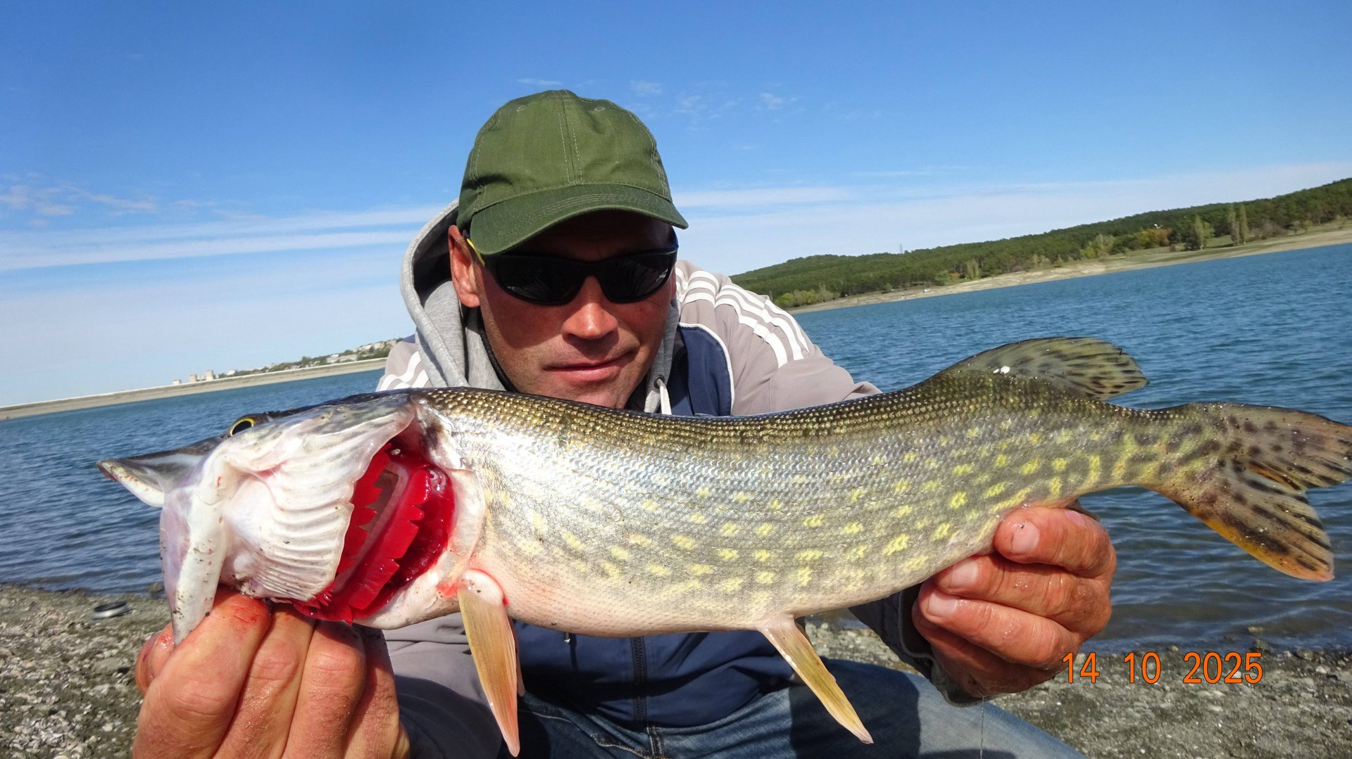 .НА РЫБАЛКЕ В ОКТЯБРЕ.ЩУКА НА РЕЗИНКУ.