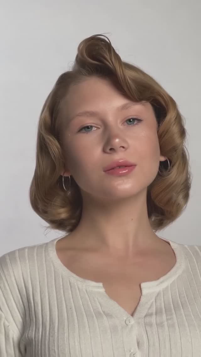 Красивая ретро-укладка в тренде #прическа #укладка #волосы #локоны