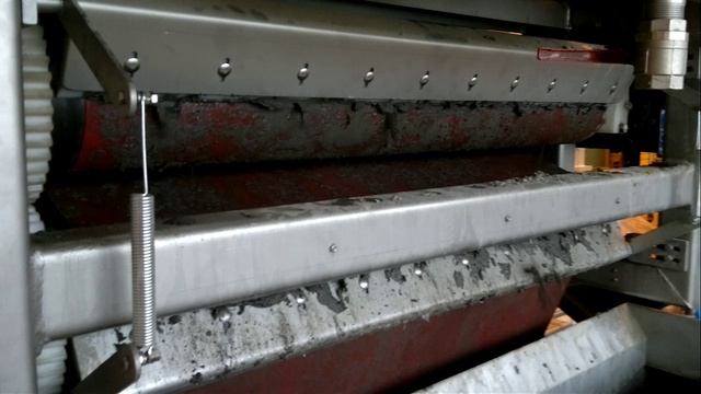 Ленточный фильтр-пресс. Цех механического обезвоживания осадка оборотного водоснабжения предприятия