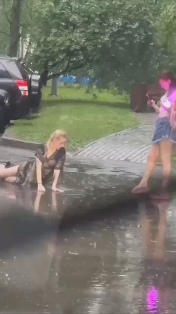 Дождь контенту не помеха)))