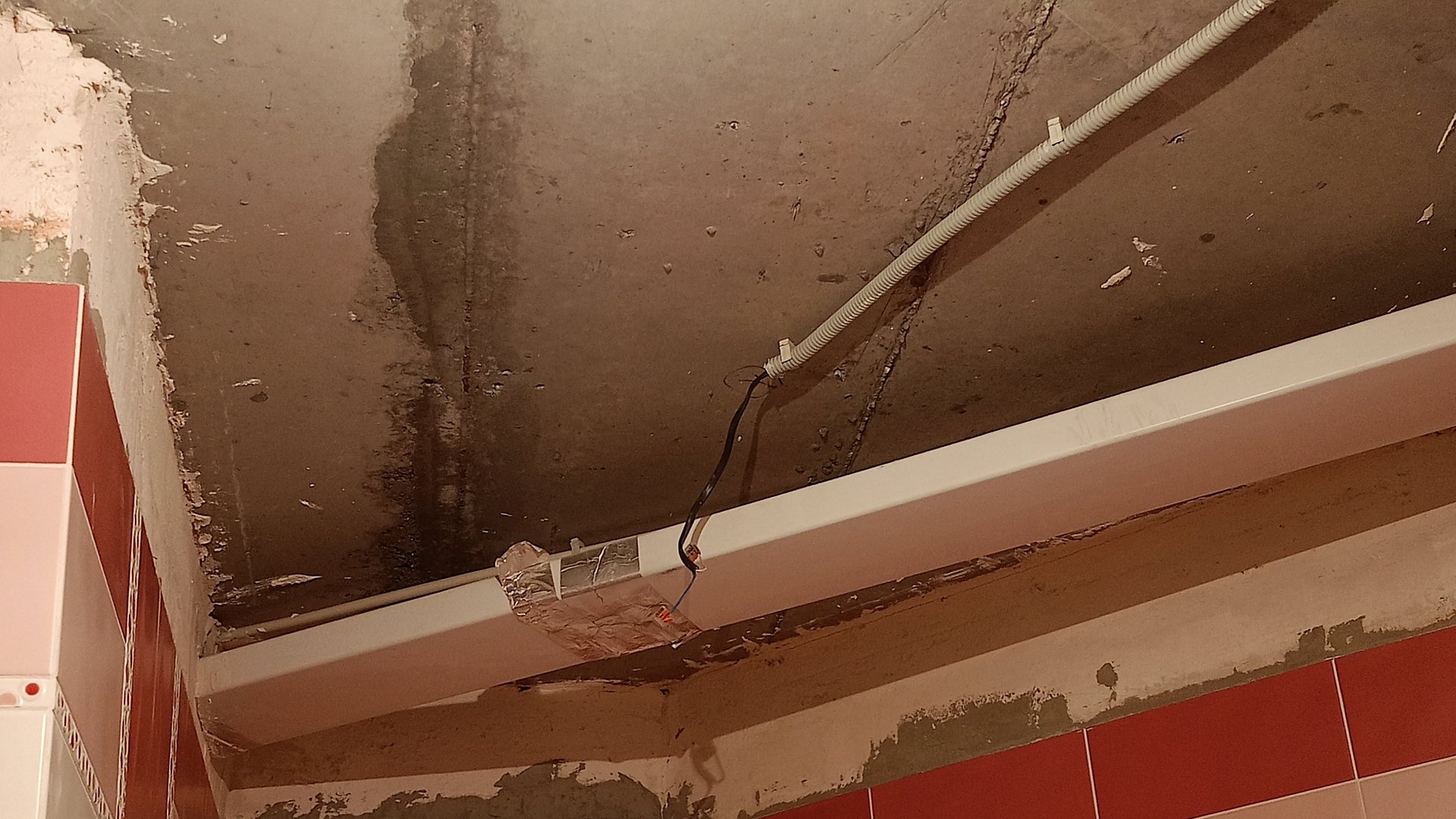 Демонтаж потолка