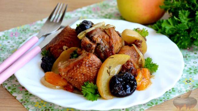Не успеет остыть. УТКА С ЯБЛОКАМИ, ЧЕРНОСЛИВОМ И КУРАГОЙ