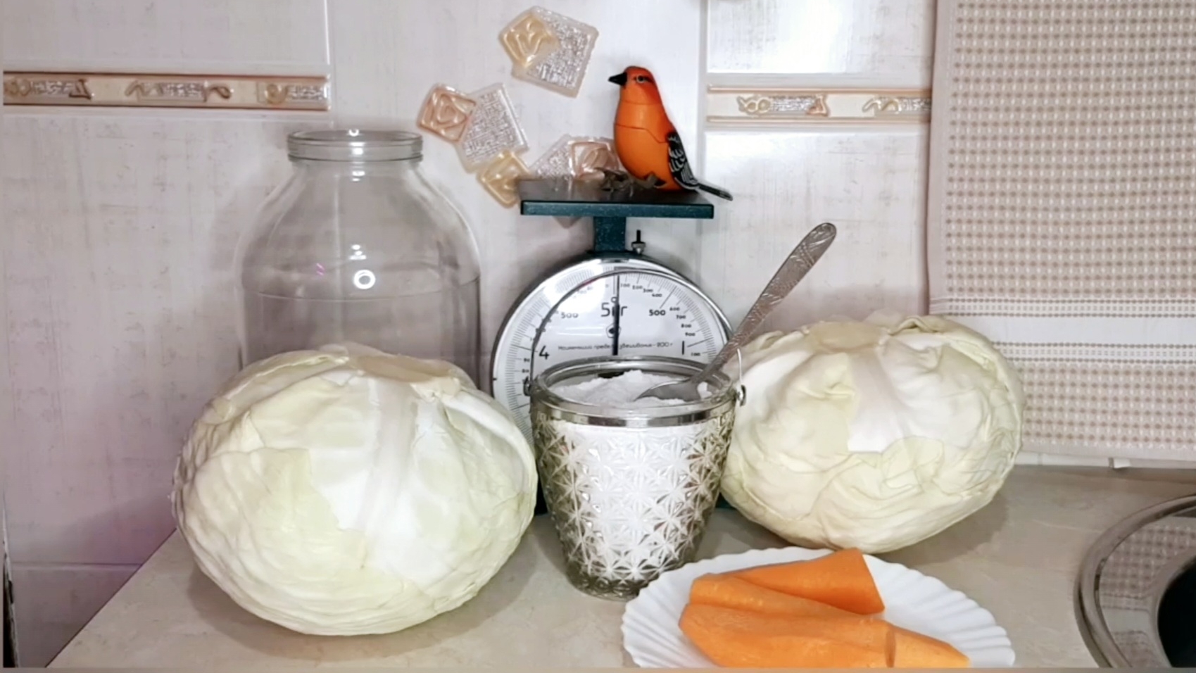 Рецепт хрустящей квашеной капусты в собственном соку