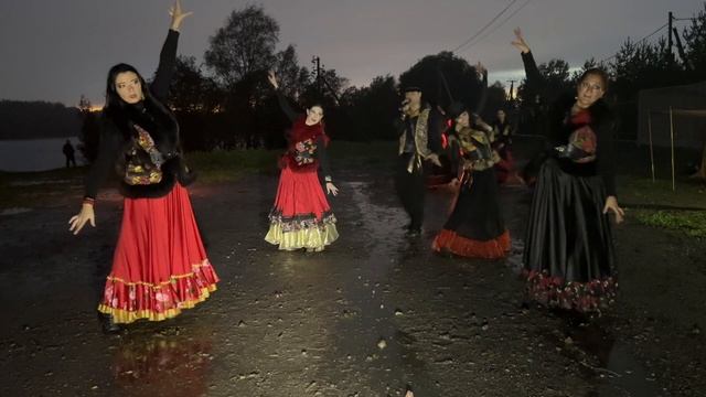 ЦЫГАНСКИЕ ПЕСНИ И ТАНЦЫ "СЕРДЦЕ НА СНЕГУ". АРТИСТЫ НА ПРАЗДНИК. Е. Берлин и танцевальный коллектив