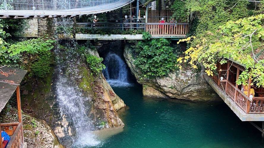 Абхазия - ущелье Черниговка и термальный источник Кындыг