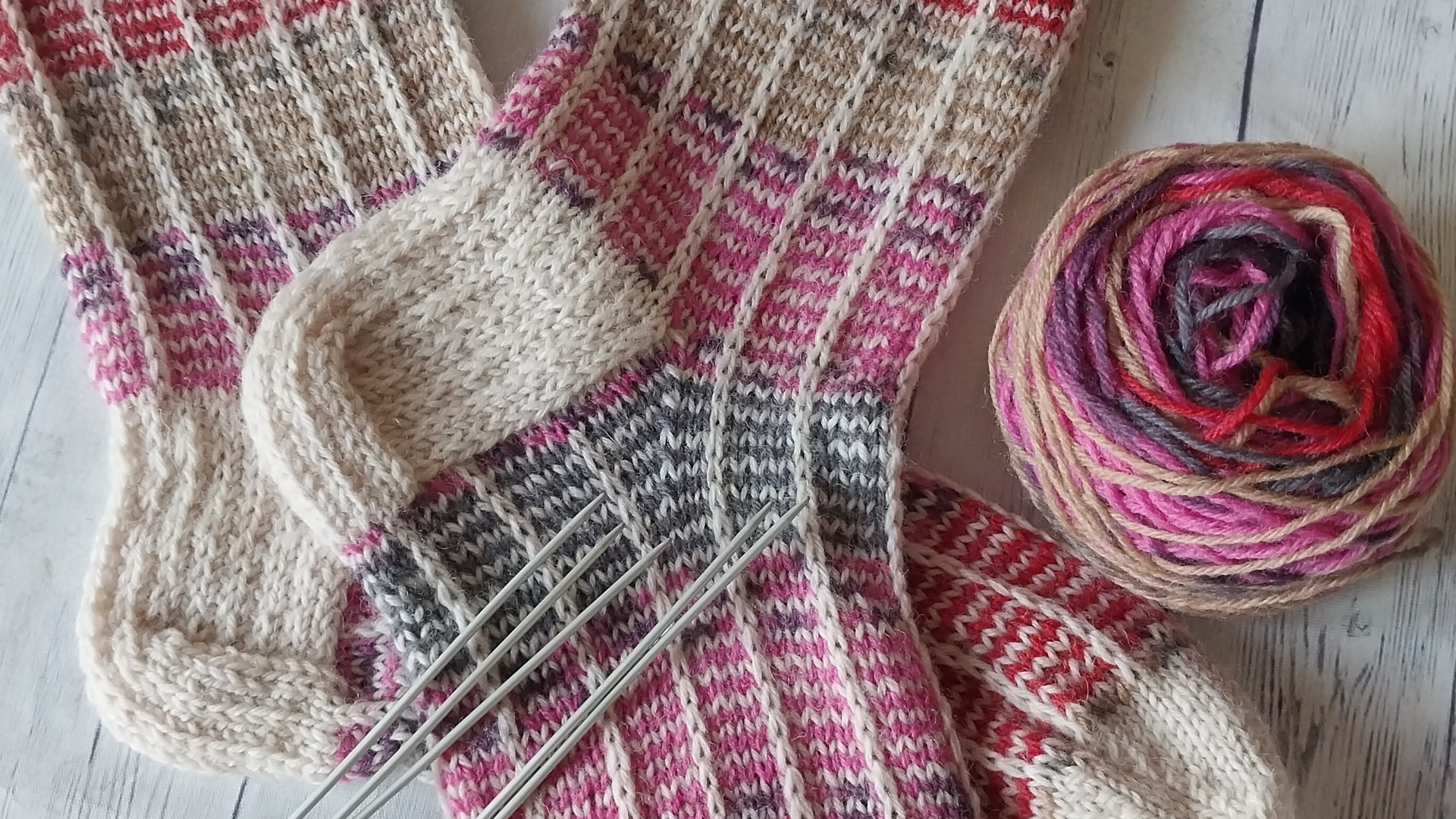 СП "Носочки с Таней 2025". Октябрь. Конкурс "Гроздья рябины стучат нам в окно"