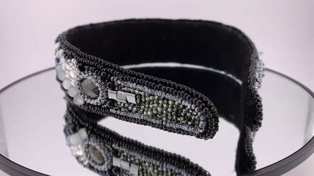 Ободок из бусин и бисера