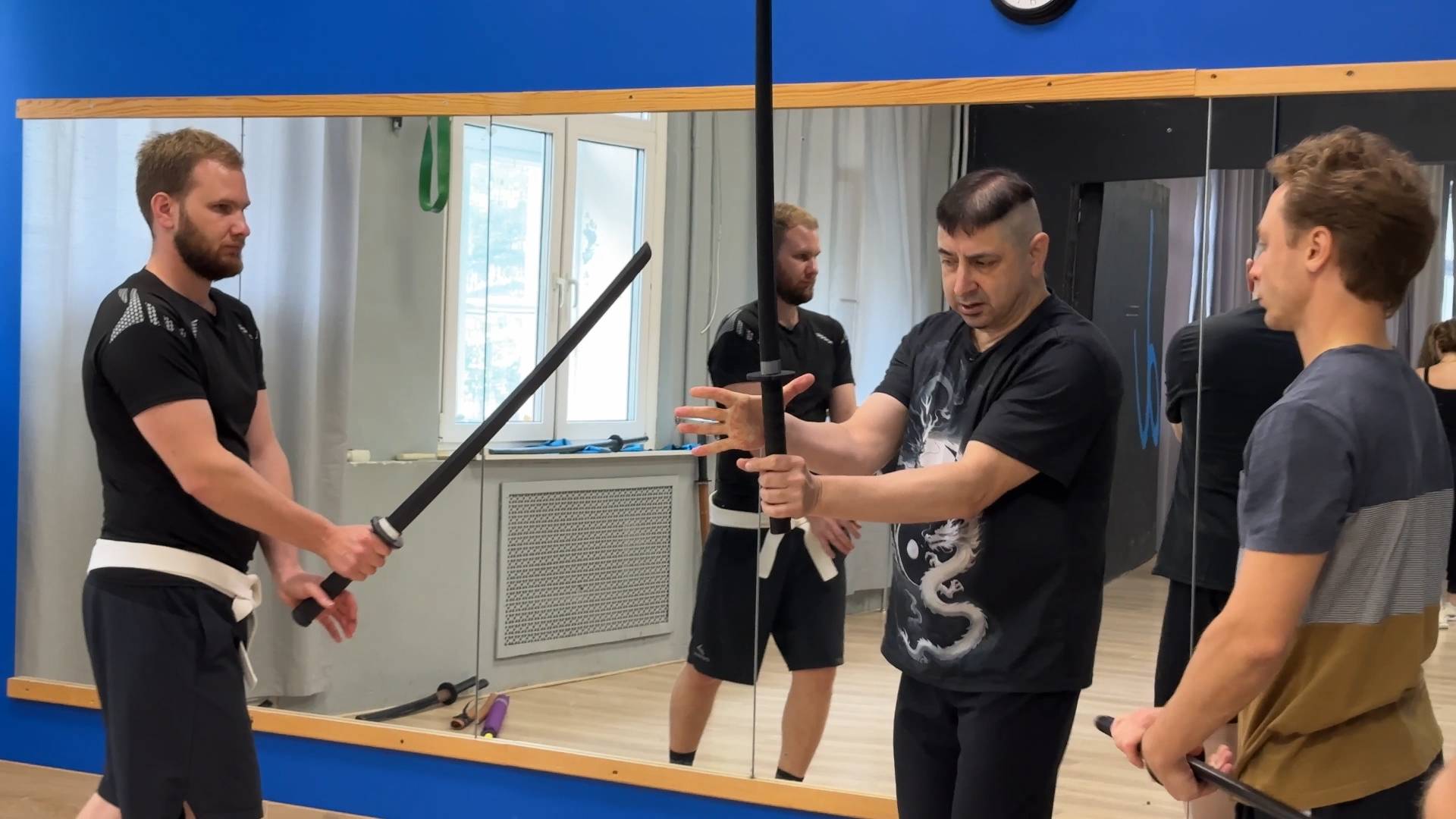 Японское фехтование мечом - как правильно держать катану в школе кендзюцу Katana Club