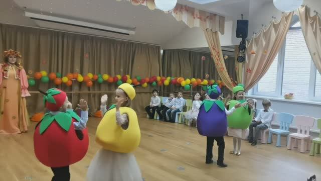 Забавный и простой танец овощей и фруктов на утреннике. Танец огород