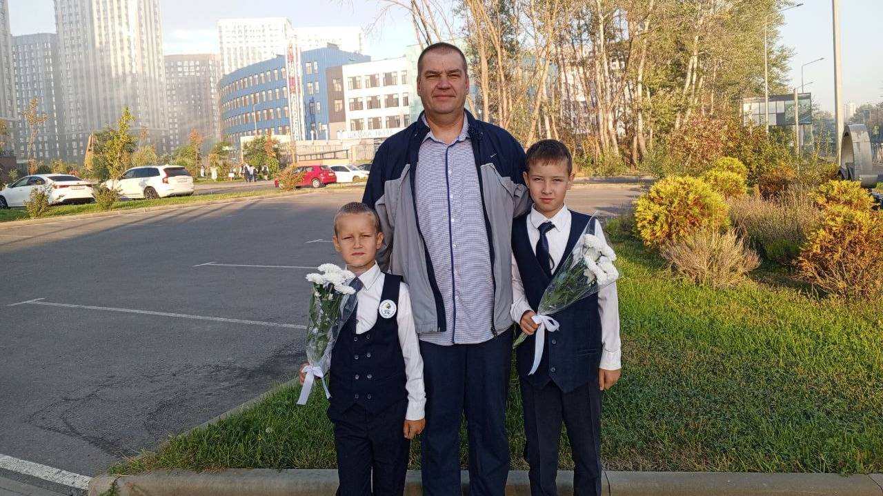 Скоро конец І четверти, а ещё недавно было 1 сентября 25. Наша новая, суперская 116-ая школа РНД