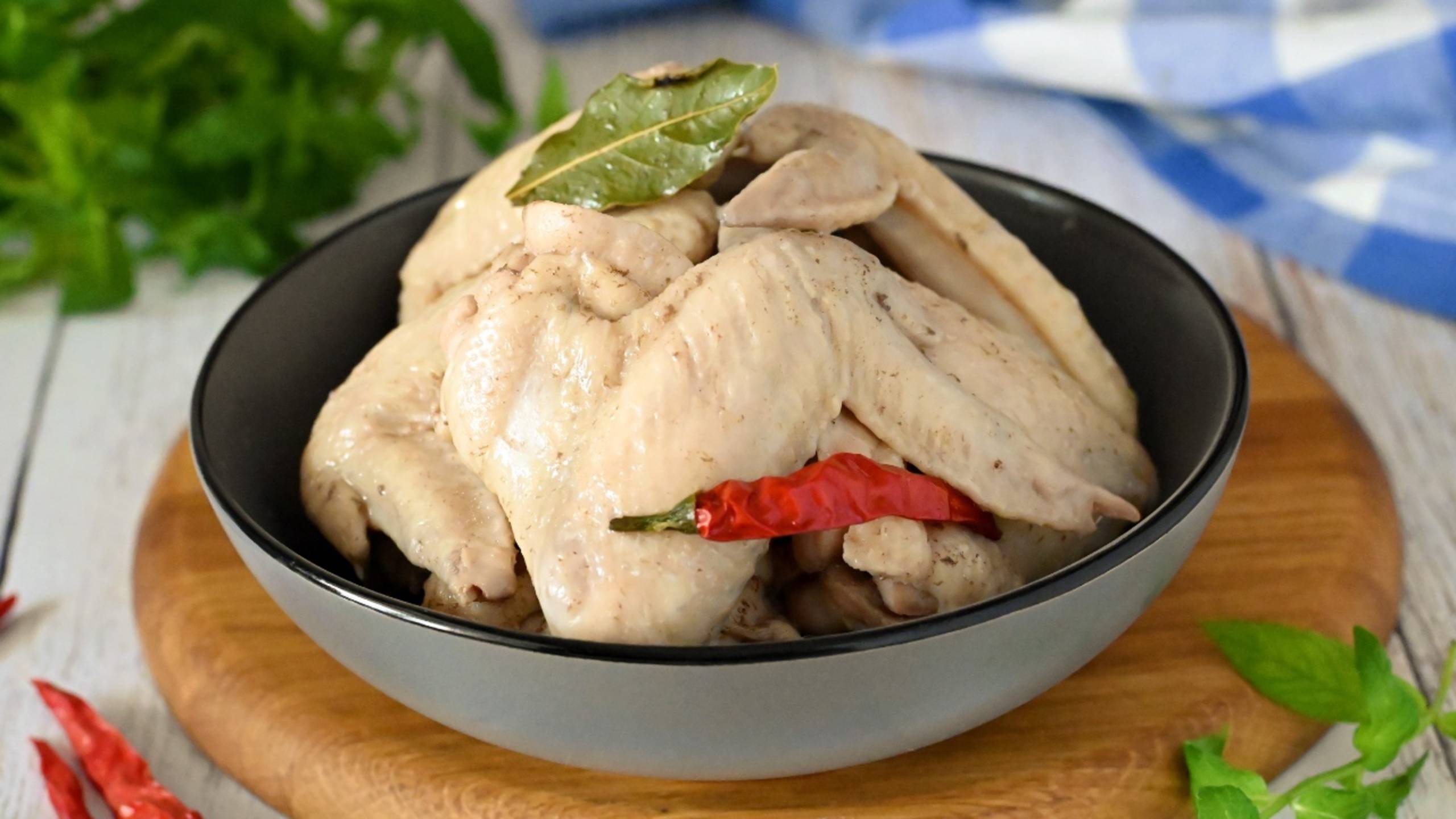 Нежные крылышки без жарки: диетический рецепт с соевым соусом, чесноком и мёдом