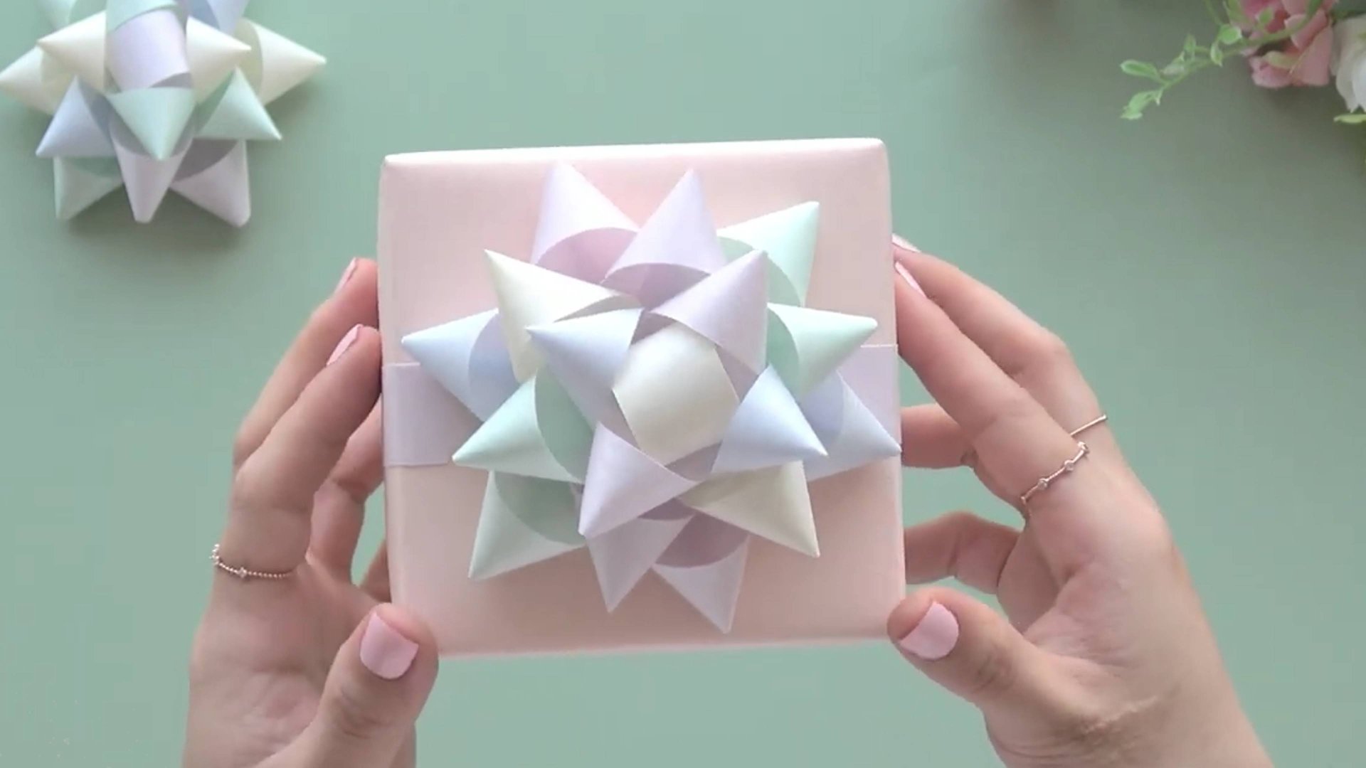 Бант из бумаги своими руками для украшения Вашего подарки