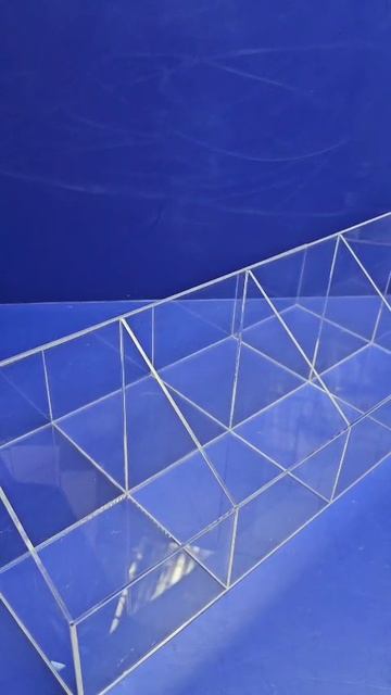 Торговая витрина из оргстекла. Производство торгового оборудования.