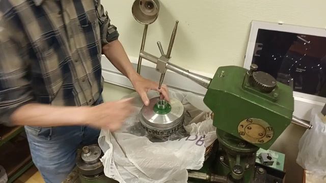 Из жизни подвала. 2025.10.14. Шлифовка зеркала снизу.