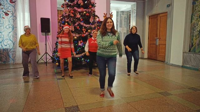 Holly Jolly Christmas dance