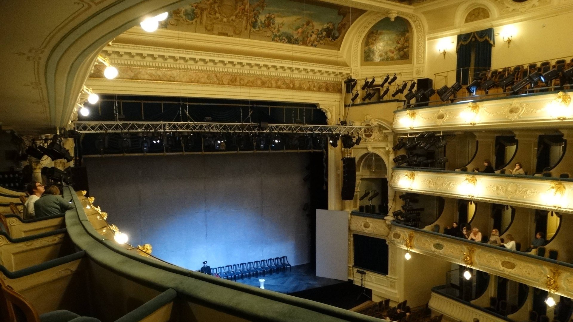 Как сходить в БДТ за 500 ₽ и увидеть всё! 🤗 Решаем задачу