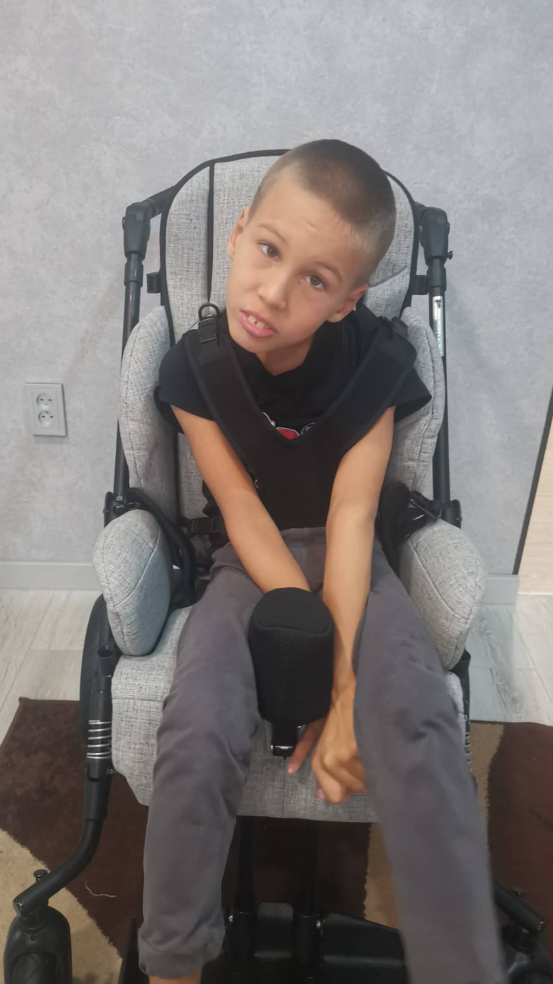 Данил получил коляску