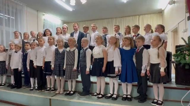 Весёлым шумом утро