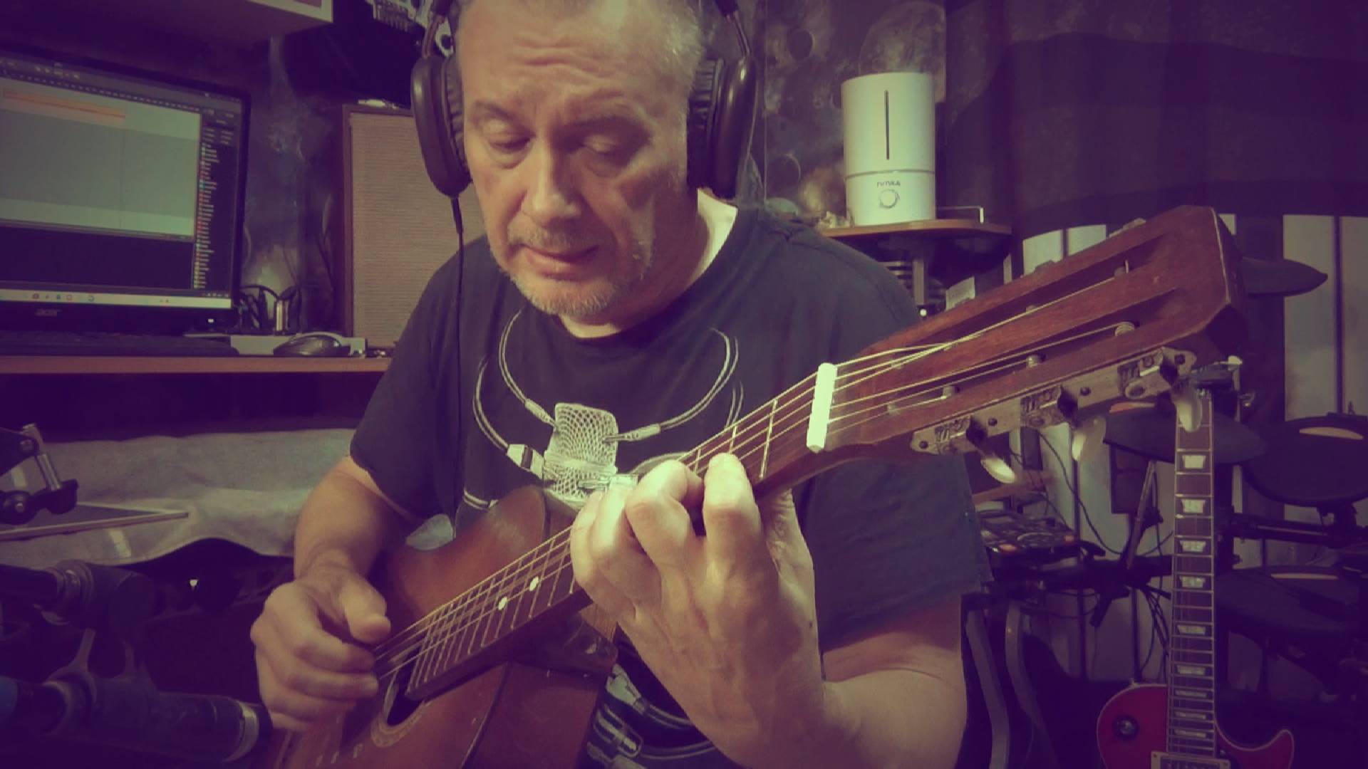 Старая советская гитара