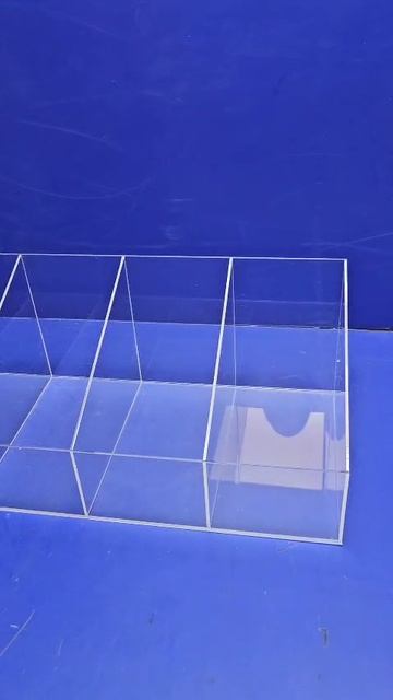 Торговое оборудование из оргстекла - накопители и диспенсеры для продуктов.