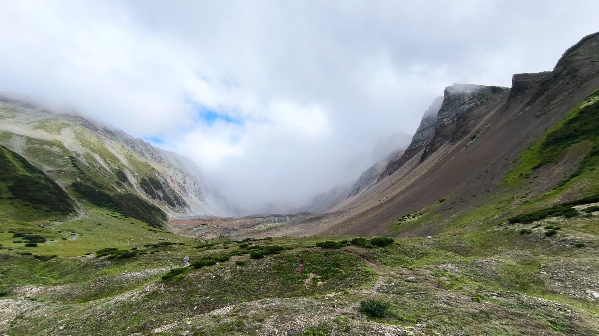 Камчатка с детьми. Часть #12. Мир водопадов и сказочных гор - горный массив Вачкажец