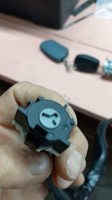 Как снять замок зажигания Lada Granta